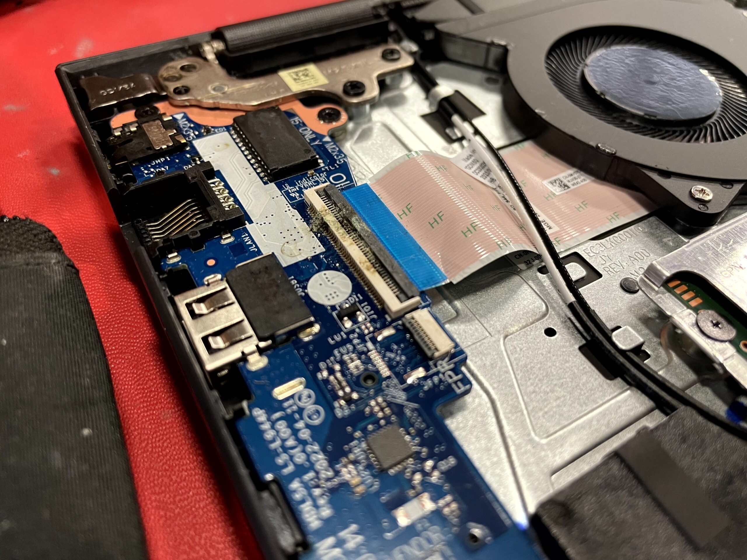 Dell Vostro 3520 Not Powering On When Pressing Down the Power Button ... Dell Vostro 3520 Not Powering On When Pressing Down the Power Button ...